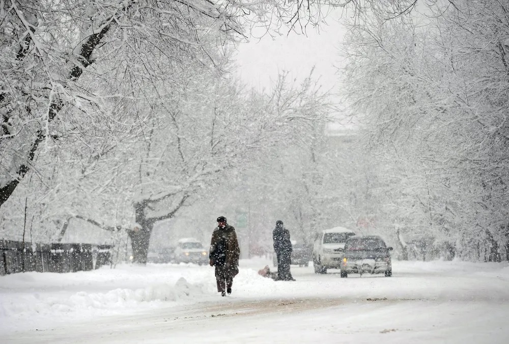 Met Department warns of heavy snow, rainfall expected in 19 Provinces ...